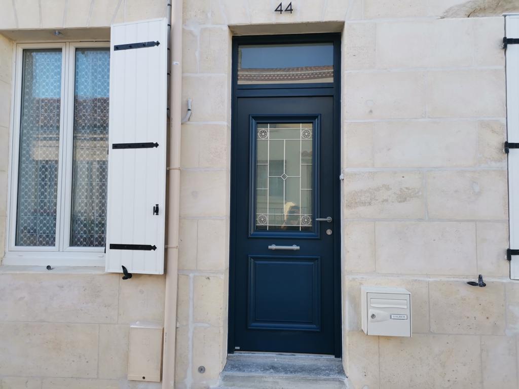 Pose d'une porte d'entrée avec imposte à Orvault